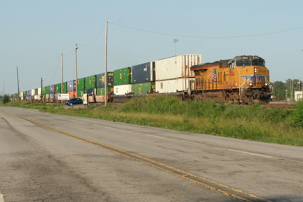 UP SB short intermodal